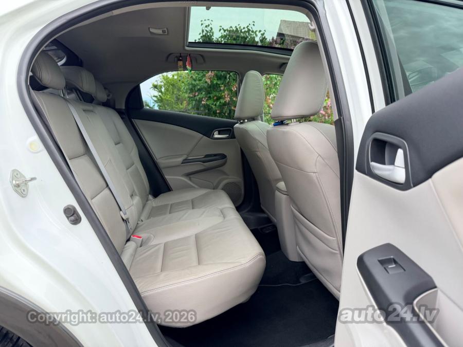 Balts Honda Civic 2012 Tallina, ar dzinēja tilpumu 1.80 L un nobraukumu 135 tūkst. km par 5900 €, foto 11 vietnē AUTOMOTO.COM.LV