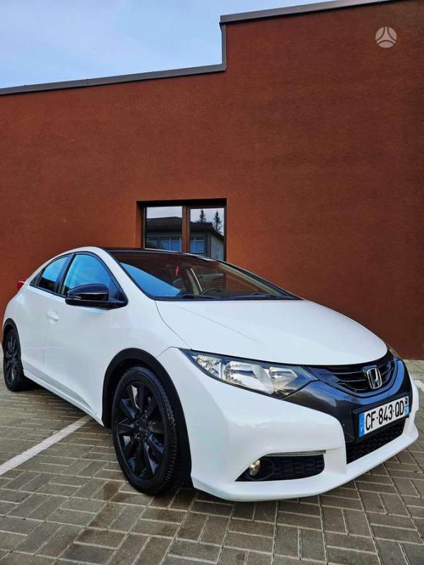 White Honda Civic 2012 in Kaisiadorys, with an engine capacity of 2.20 L and mileage of 245 thousand km for 5450 €, photo 2 on AUTOMOTO.COM.LV