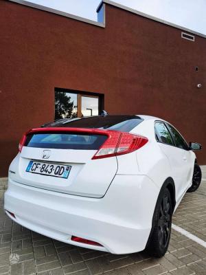 White Honda Civic 2012 in Kaisiadorys, with an engine capacity of 2.20 L and mileage of 245 thousand km for 5450 €, photo 5 on AUTOMOTO.COM.LV