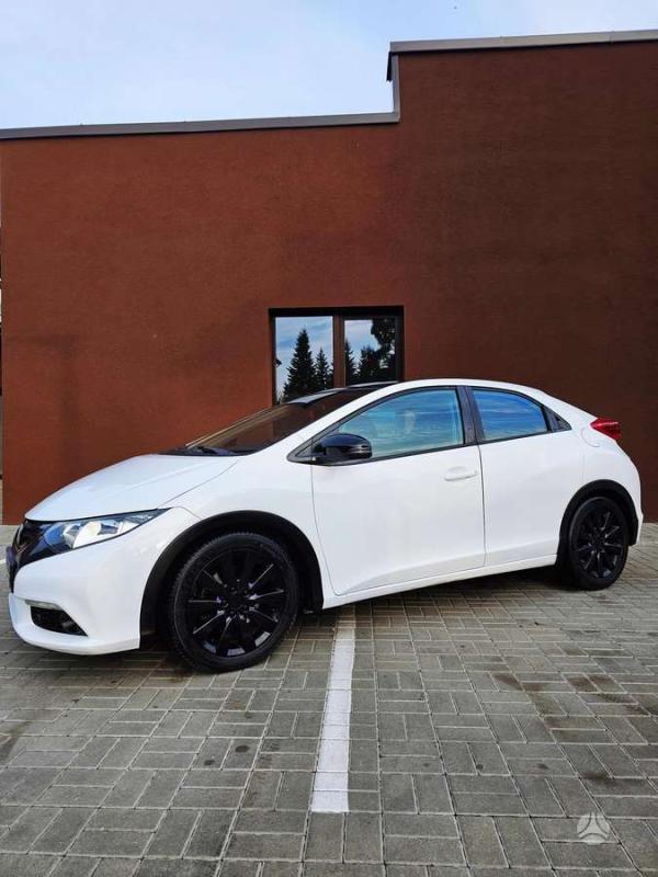 White Honda Civic 2012 in Kaisiadorys, with an engine capacity of 2.20 L and mileage of 245 thousand km for 5450 €, photo 7 on AUTOMOTO.COM.LV