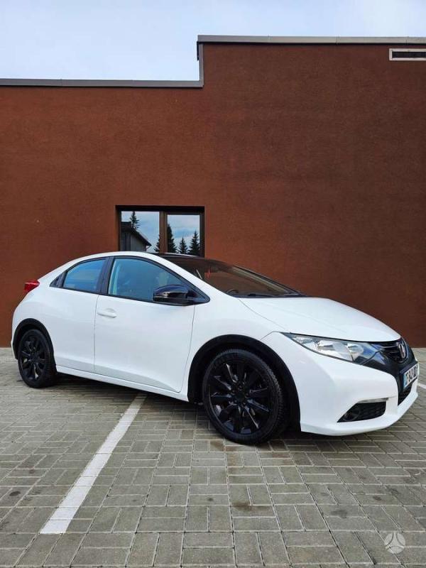 White Honda Civic 2012 in Kaisiadorys, with an engine capacity of 2.20 L and mileage of 245 thousand km for 5450 €, photo 8 on AUTOMOTO.COM.LV
