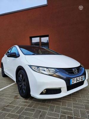 White Honda Civic 2012 in Kaisiadorys, with an engine capacity of 2.20 L and mileage of 245 thousand km for 5450 €, photo 10 on AUTOMOTO.COM.LV