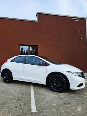 White Honda Civic 2012 in Kaisiadorys, with an engine capacity of 2.20 L and mileage of 245 thousand km for 5450 €, photo 11 on AUTOMOTO.COM.LV