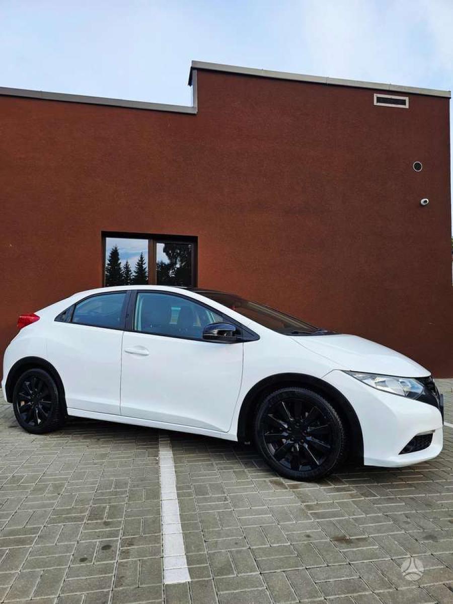 White Honda Civic 2012 in Kaisiadorys, with an engine capacity of 2.20 L and mileage of 245 thousand km for 5450 €, photo 11 on AUTOMOTO.COM.LV