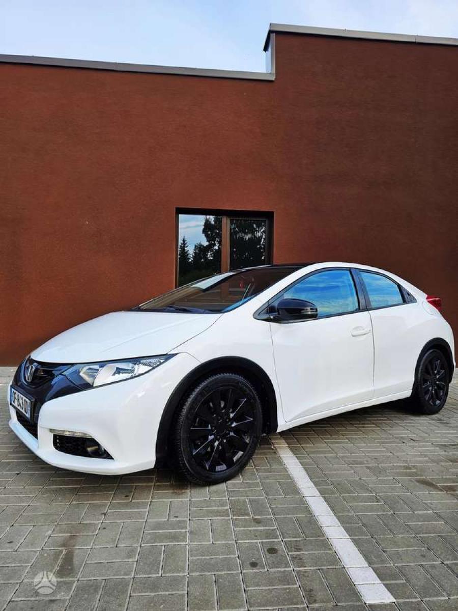 White Honda Civic 2012 in Kaisiadorys, with an engine capacity of 2.20 L and mileage of 245 thousand km for 5450 €, photo 12 on AUTOMOTO.COM.LV