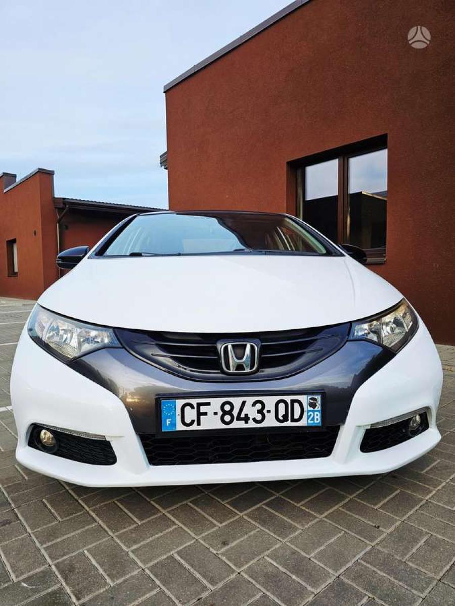 White Honda Civic 2012 in Kaisiadorys, with an engine capacity of 2.20 L and mileage of 245 thousand km for 5450 €, photo 15 on AUTOMOTO.COM.LV