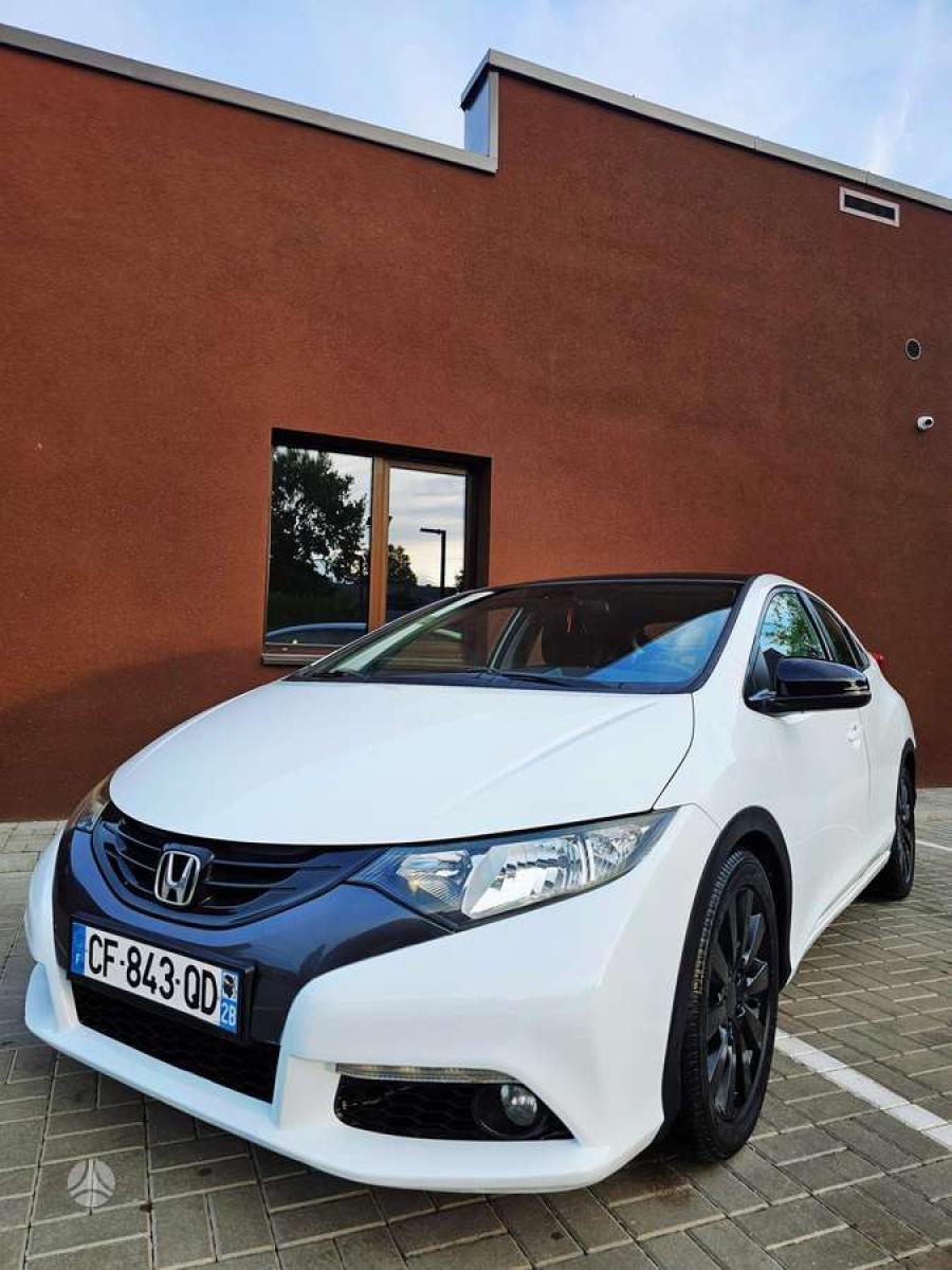 White Honda Civic 2012 in Kaisiadorys, with an engine capacity of 2.20 L and mileage of 245 thousand km for 5450 €, photo 16 on AUTOMOTO.COM.LV