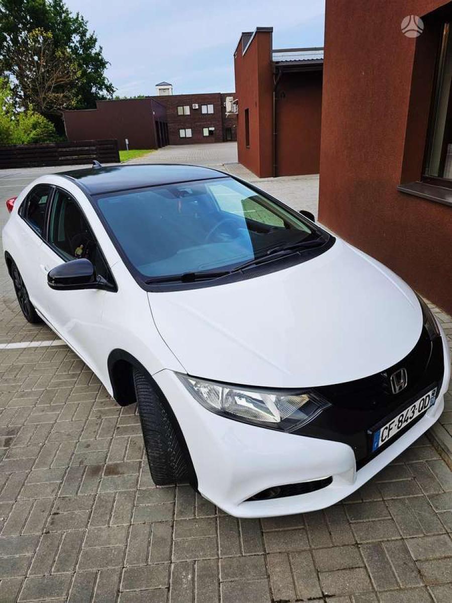 White Honda Civic 2012 in Kaisiadorys, with an engine capacity of 2.20 L and mileage of 245 thousand km for 5450 €, photo 19 on AUTOMOTO.COM.LV