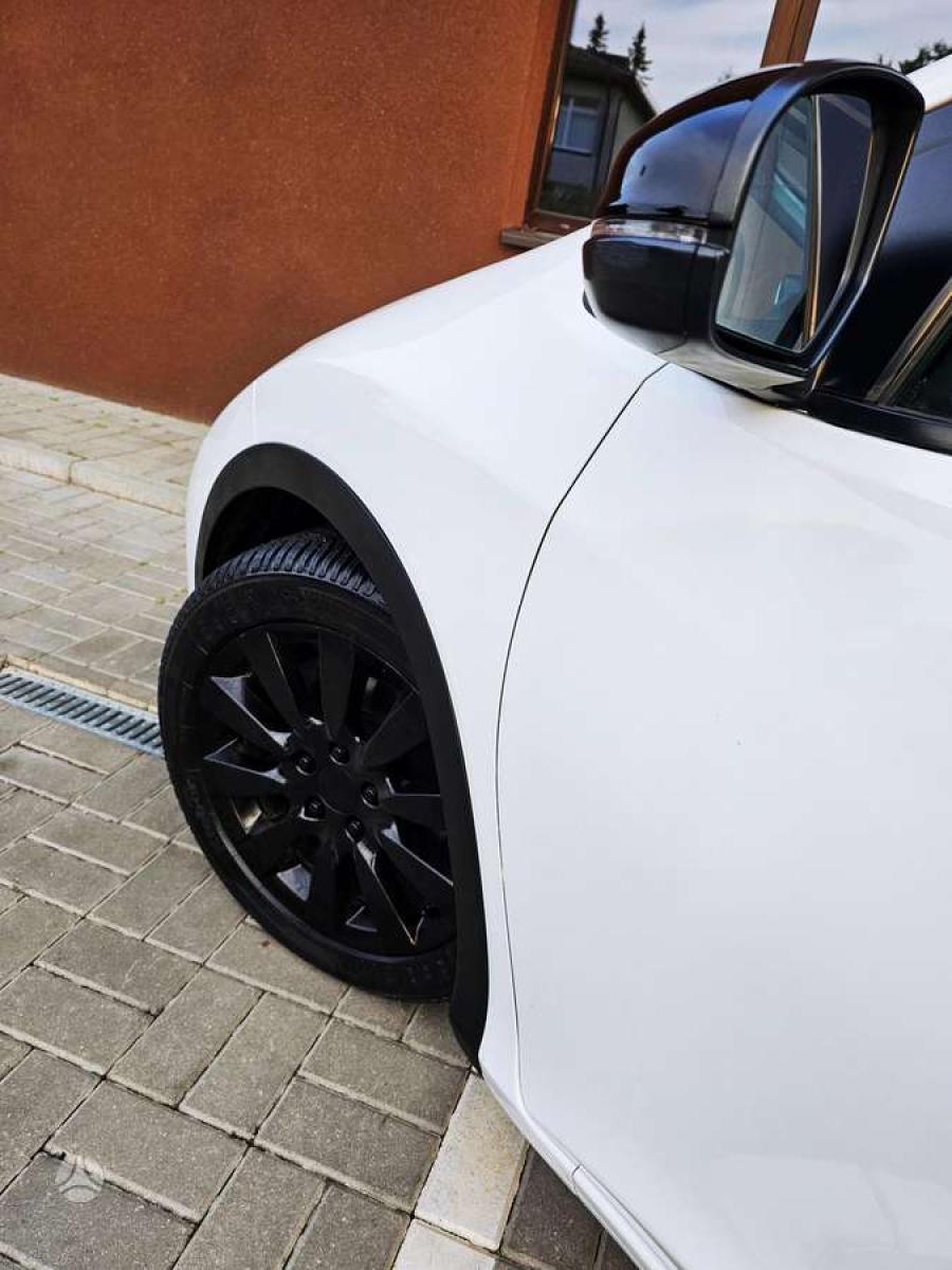 White Honda Civic 2012 in Kaisiadorys, with an engine capacity of 2.20 L and mileage of 245 thousand km for 5450 €, photo 22 on AUTOMOTO.COM.LV