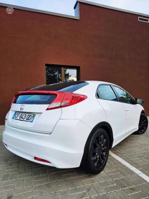 White Honda Civic 2012 in Kaisiadorys, with an engine capacity of 2.20 L and mileage of 245 thousand km for 5450 €, photo 23 on AUTOMOTO.COM.LV