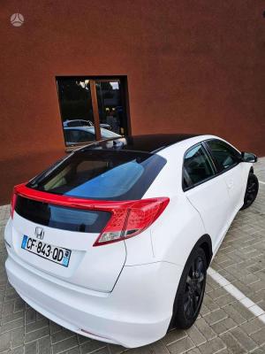 White Honda Civic 2012 in Kaisiadorys, with an engine capacity of 2.20 L and mileage of 245 thousand km for 5450 €, photo 25 on AUTOMOTO.COM.LV