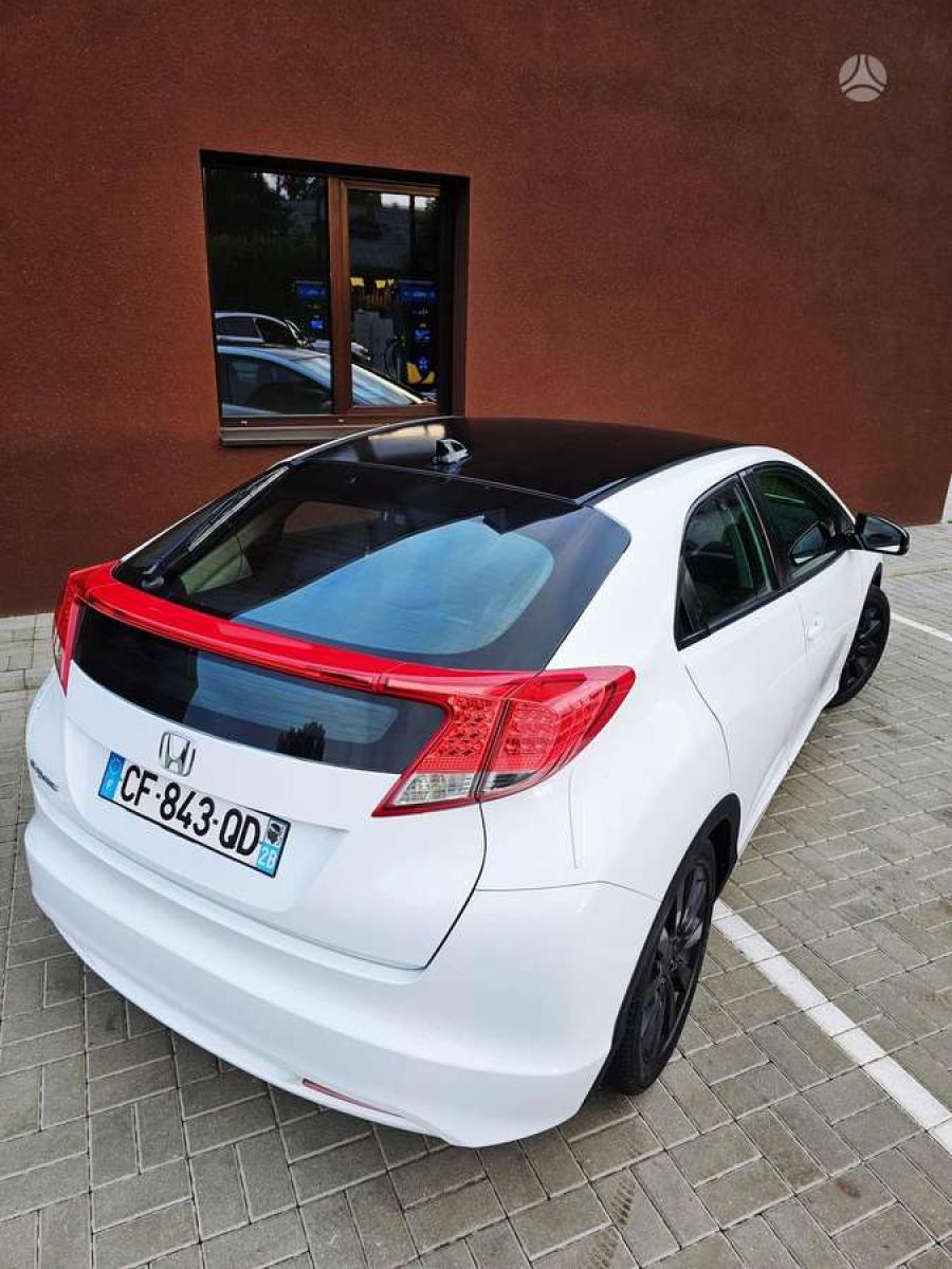 White Honda Civic 2012 in Kaisiadorys, with an engine capacity of 2.20 L and mileage of 245 thousand km for 5450 €, photo 29 on AUTOMOTO.COM.LV