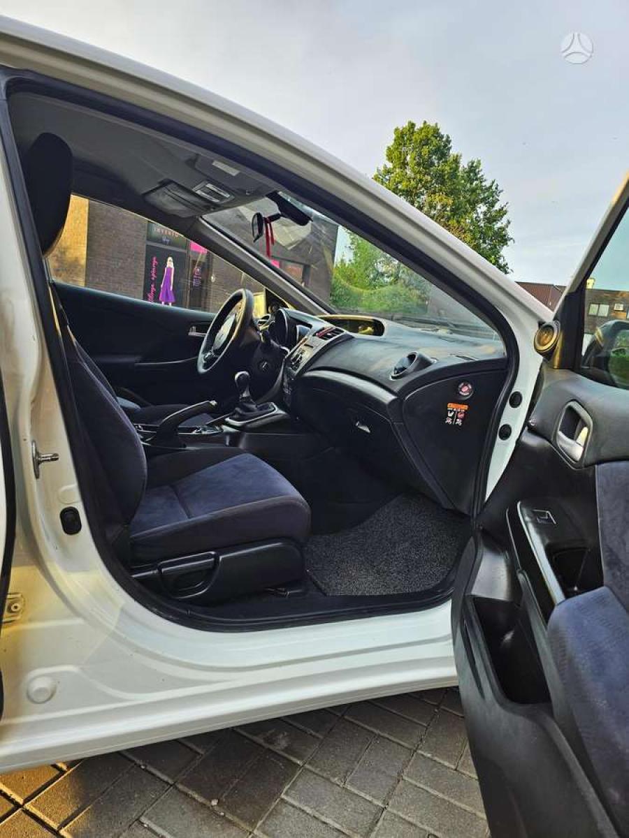 White Honda Civic 2012 in Kaisiadorys, with an engine capacity of 2.20 L and mileage of 245 thousand km for 5450 €, photo 40 on AUTOMOTO.COM.LV
