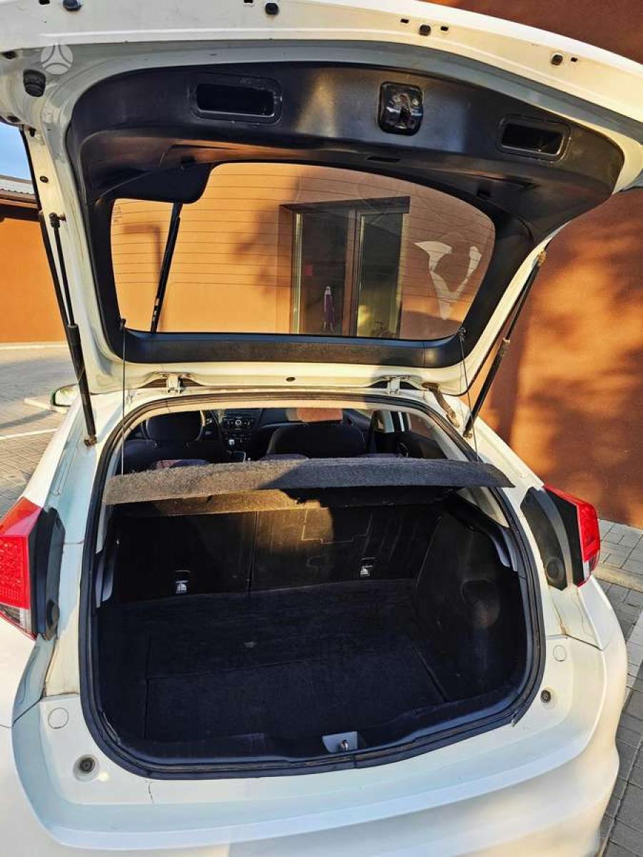 White Honda Civic 2012 in Kaisiadorys, with an engine capacity of 2.20 L and mileage of 245 thousand km for 5450 €, photo 44 on AUTOMOTO.COM.LV