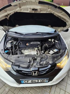 White Honda Civic 2012 in Kaisiadorys, with an engine capacity of 2.20 L and mileage of 245 thousand km for 5450 €, photo 46 on AUTOMOTO.COM.LV