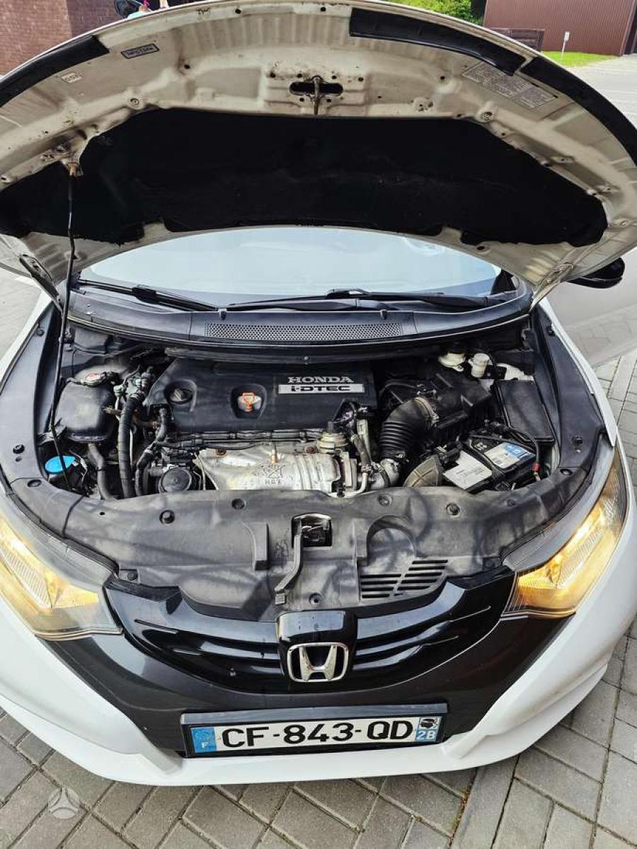 White Honda Civic 2012 in Kaisiadorys, with an engine capacity of 2.20 L and mileage of 245 thousand km for 5450 €, photo 46 on AUTOMOTO.COM.LV