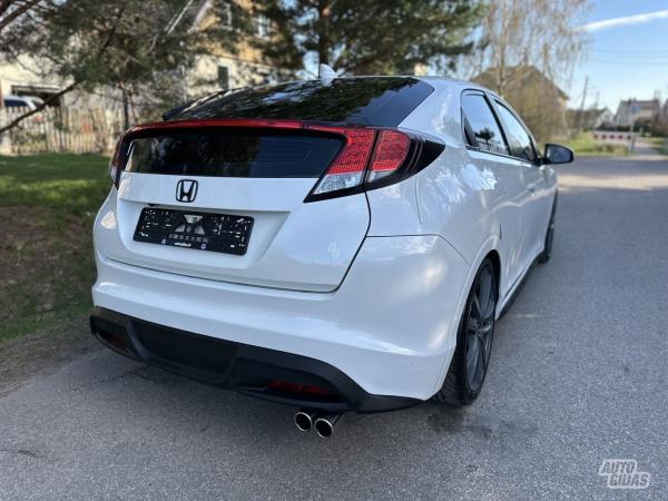 White Honda Civic 2012 in Marijampole, with an engine capacity of 2.20 L and mileage of 290 thousand km for 4300 €, photo 4 on AUTOMOTO.COM.LV