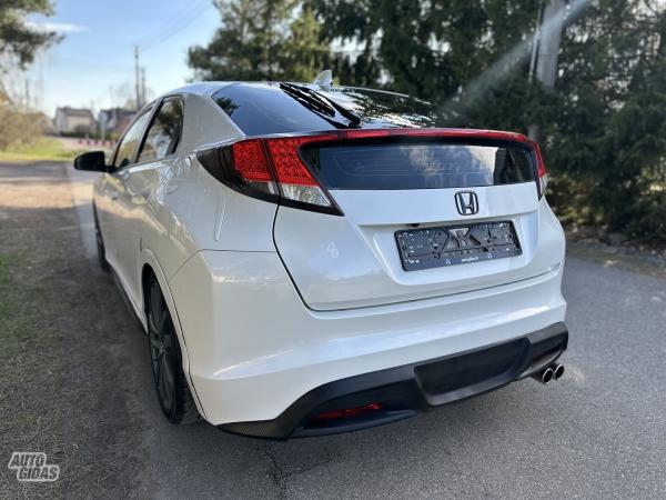 White Honda Civic 2012 in Marijampole, with an engine capacity of 2.20 L and mileage of 290 thousand km for 4300 €, photo 9 on AUTOMOTO.COM.LV