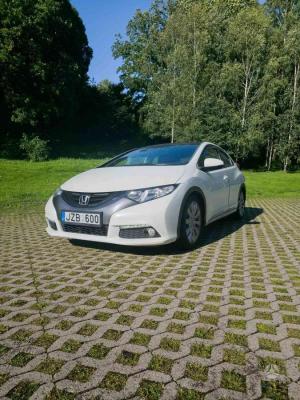 White Honda Civic 2012 in Vilnius, with an engine capacity of 1.34 L and mileage of 134 thousand km for 5900 €, photo  on AUTOMOTO.COM.LV