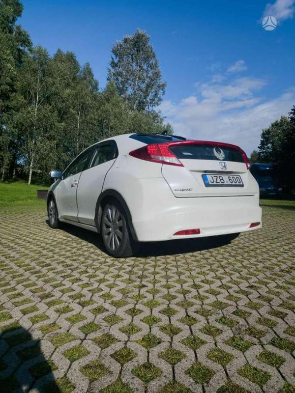 Honda Civic 2012 Viļņa vietnē Balts Honda Civic 2012 Viļņa, ar dzinēja tilpumu 1.34 L un nobraukumu 134 tūkst. km par 5900 €, foto 5 vietnē AUTOMOTO.COM.LV
