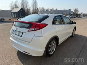 Balts Honda Civic 2013 Rīga, ar dzinēja tilpumu 1.80 L un nobraukumu 193 tūkst. km par 5200 €, foto 2 vietnē AUTOMOTO.COM.LV