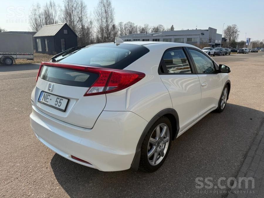 Balts Honda Civic 2013 Rīga, ar dzinēja tilpumu 1.80 L un nobraukumu 193 tūkst. km par 5200 €, foto 2 vietnē AUTOMOTO.COM.LV