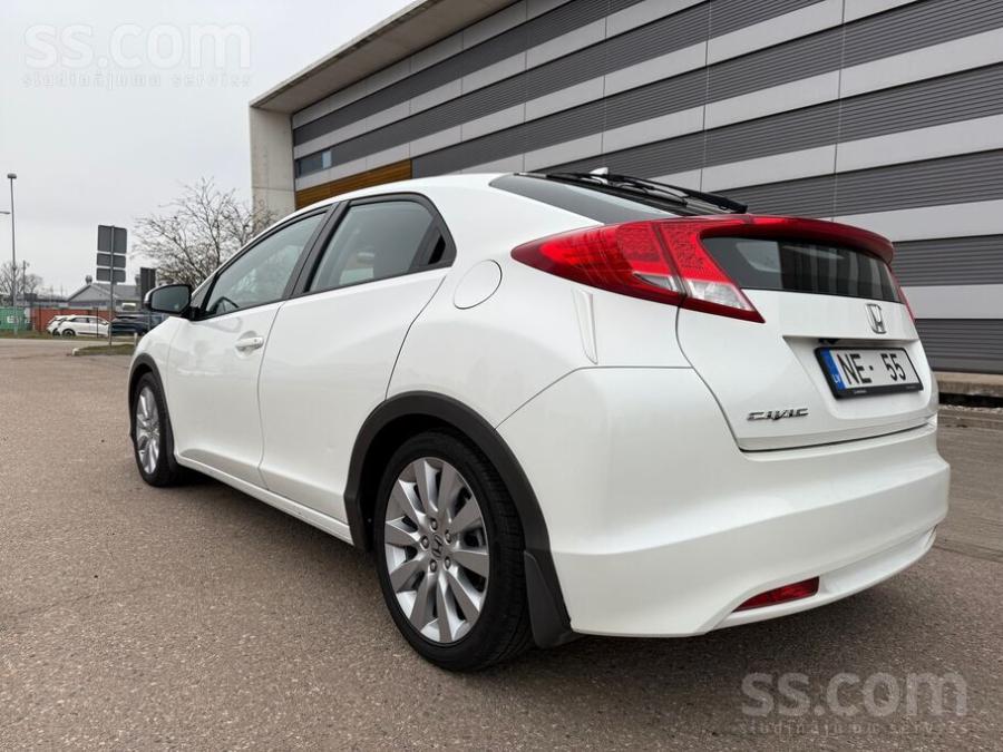 Balts Honda Civic 2013 Rīga, ar dzinēja tilpumu 1.80 L un nobraukumu 193 tūkst. km par 5200 €, foto 3 vietnē AUTOMOTO.COM.LV