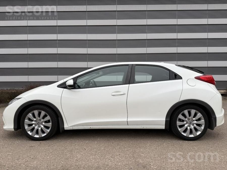 Balts Honda Civic 2013 Rīga, ar dzinēja tilpumu 1.80 L un nobraukumu 193 tūkst. km par 5200 €, foto 4 vietnē AUTOMOTO.COM.LV
