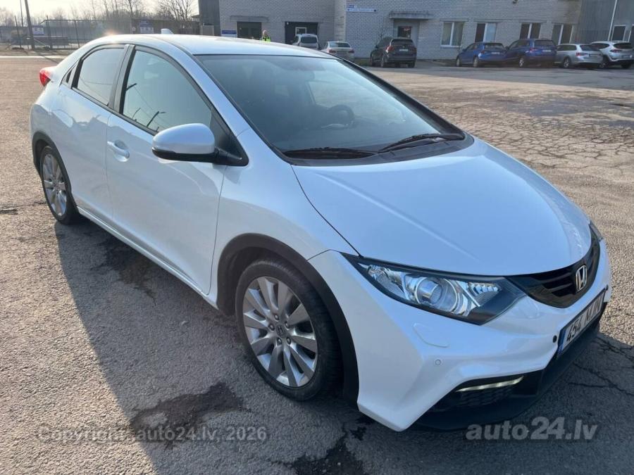 Balts Honda Civic 2013 Tallina, ar dzinēja tilpumu 1.60 L un nobraukumu 215 tūkst. km par 5499 €, foto 1 vietnē AUTOMOTO.COM.LV
