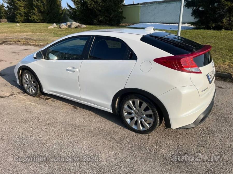 Balts Honda Civic 2013 Tallina, ar dzinēja tilpumu 1.60 L un nobraukumu 215 tūkst. km par 5499 €, foto 2 vietnē AUTOMOTO.COM.LV
