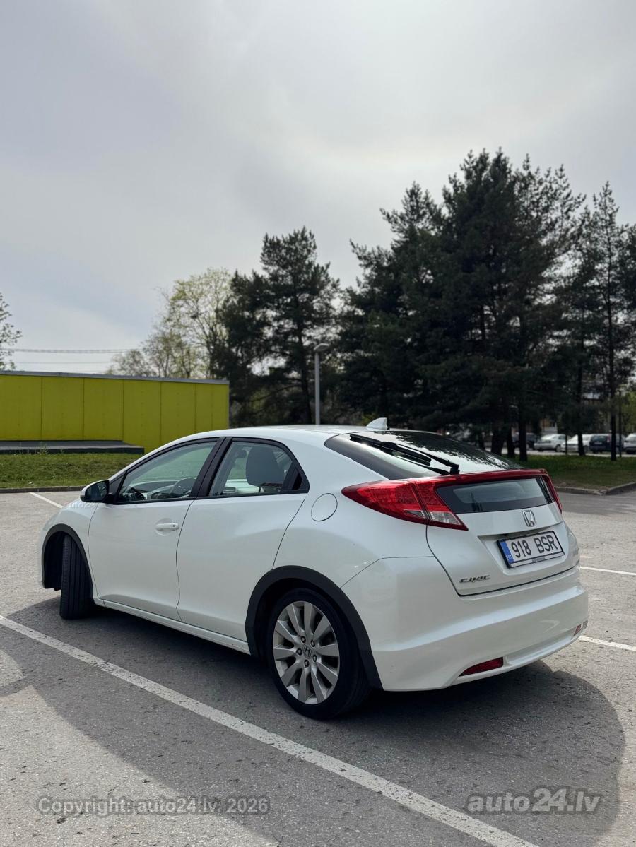 White Honda Civic 2013 in Tallinn, with an engine capacity of 1.80 L and mileage of 165 thousand km for 7900 €, photo 3 on AUTOMOTO.COM.LV