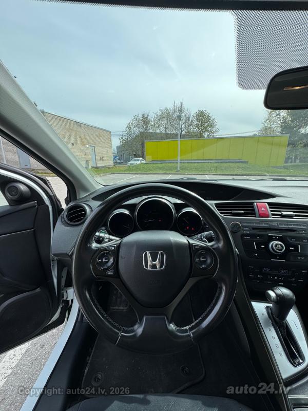 White Honda Civic 2013 in Tallinn, with an engine capacity of 1.80 L and mileage of 165 thousand km for 7900 €, photo 3 on AUTOMOTO.COM.LV