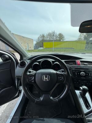 White Honda Civic 2013 in Tallinn, with an engine capacity of 1.80 L and mileage of 165 thousand km for 7900 €, photo 4 on AUTOMOTO.COM.LV
