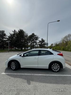White Honda Civic 2013 in Tallinn, with an engine capacity of 1.80 L and mileage of 165 thousand km for 7900 €, photo 5 on AUTOMOTO.COM.LV