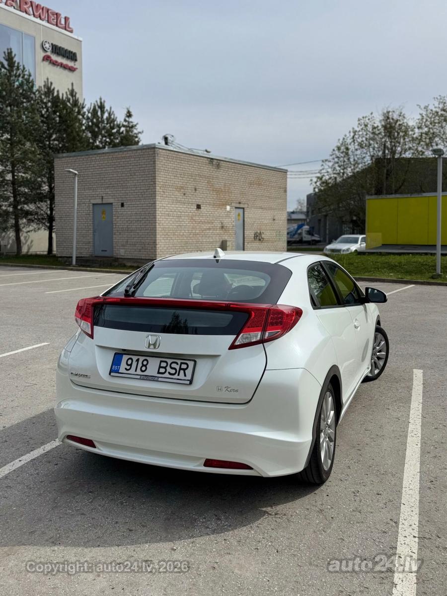 White Honda Civic 2013 in Tallinn, with an engine capacity of 1.80 L and mileage of 165 thousand km for 7900 €, photo 6 on AUTOMOTO.COM.LV