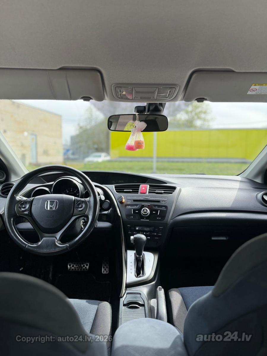 White Honda Civic 2013 in Tallinn, with an engine capacity of 1.80 L and mileage of 165 thousand km for 7900 €, photo 9 on AUTOMOTO.COM.LV