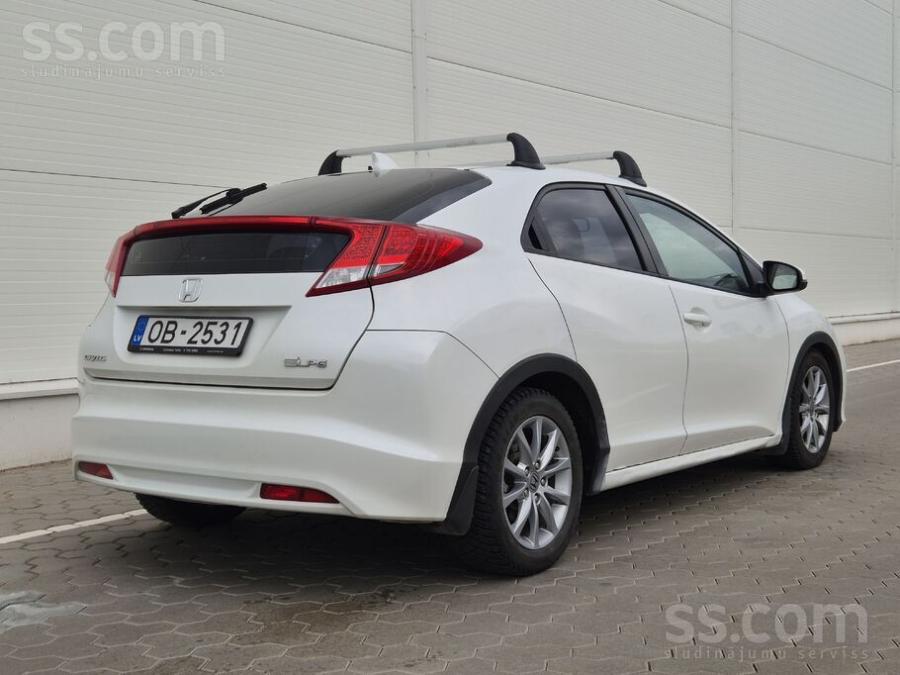 Balts Honda Civic 2013 Rīga, ar dzinēja tilpumu 1.80 L un nobraukumu 480 tūkst. km par 3950 €, foto 4 vietnē AUTOMOTO.COM.LV