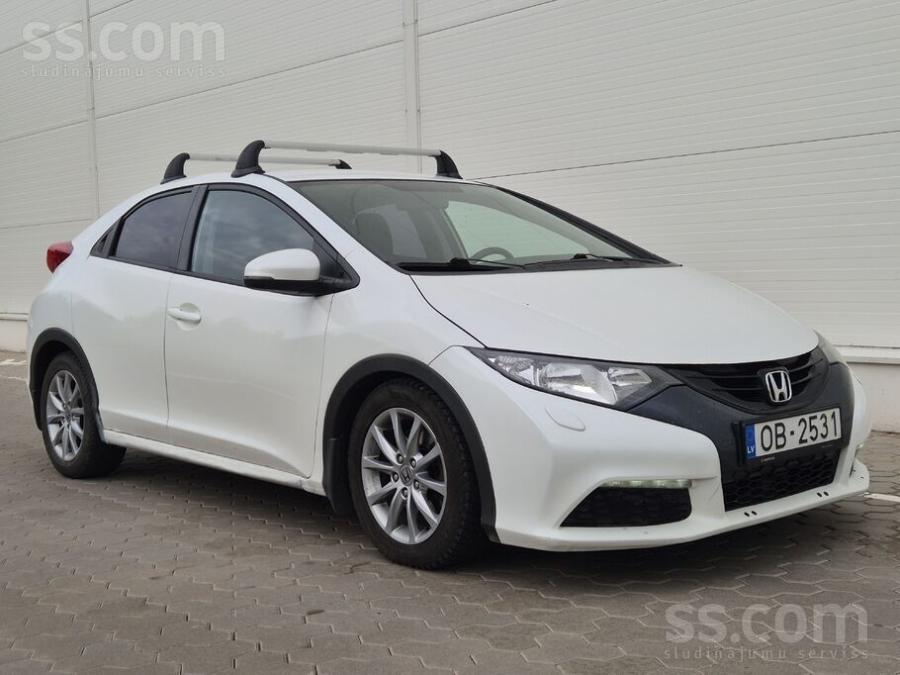 Balts Honda Civic 2013 Rīga, ar dzinēja tilpumu 1.80 L un nobraukumu 480 tūkst. km par 3950 €, foto 5 vietnē AUTOMOTO.COM.LV