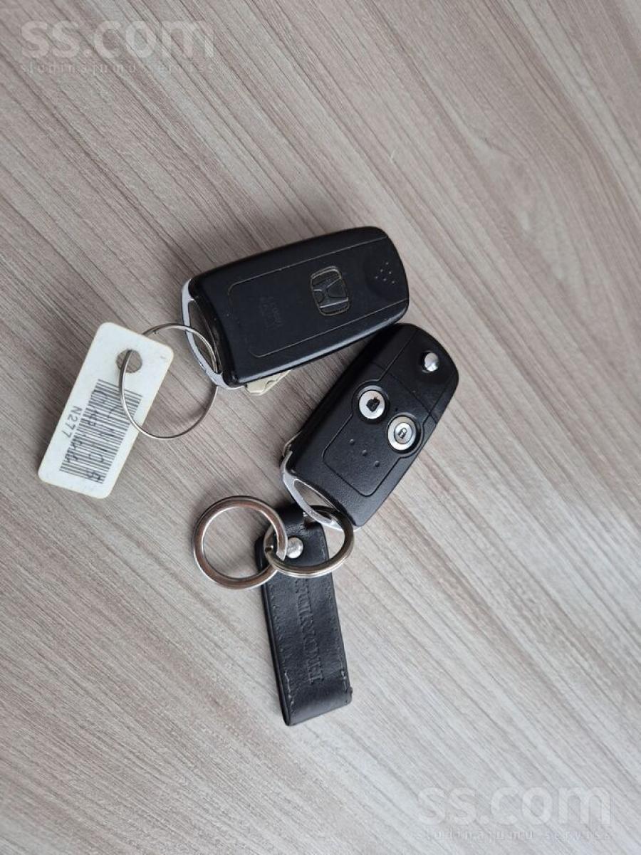 Balts Honda Civic 2013 Rīga, ar dzinēja tilpumu 1.80 L un nobraukumu 480 tūkst. km par 3950 €, foto 12 vietnē AUTOMOTO.COM.LV