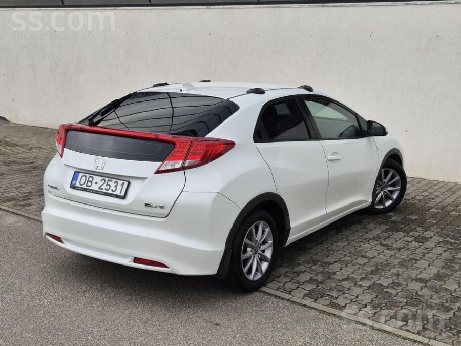 Balts Honda Civic 2013 Rīga, ar dzinēja tilpumu 1.80 L un nobraukumu 0 tūkst. km par 3990 €, foto 4 vietnē AUTOMOTO.COM.LV