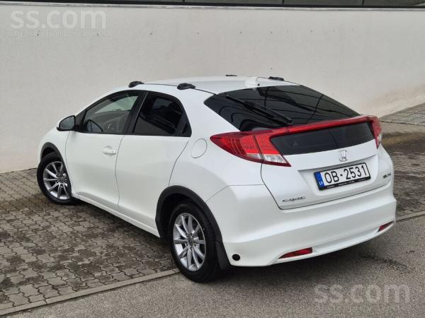 White Honda Civic 2013 in Riga, with an engine capacity of 1.80 L and mileage of 0 thousand km for 3990 €, photo 4 on AUTOMOTO.COM.LV