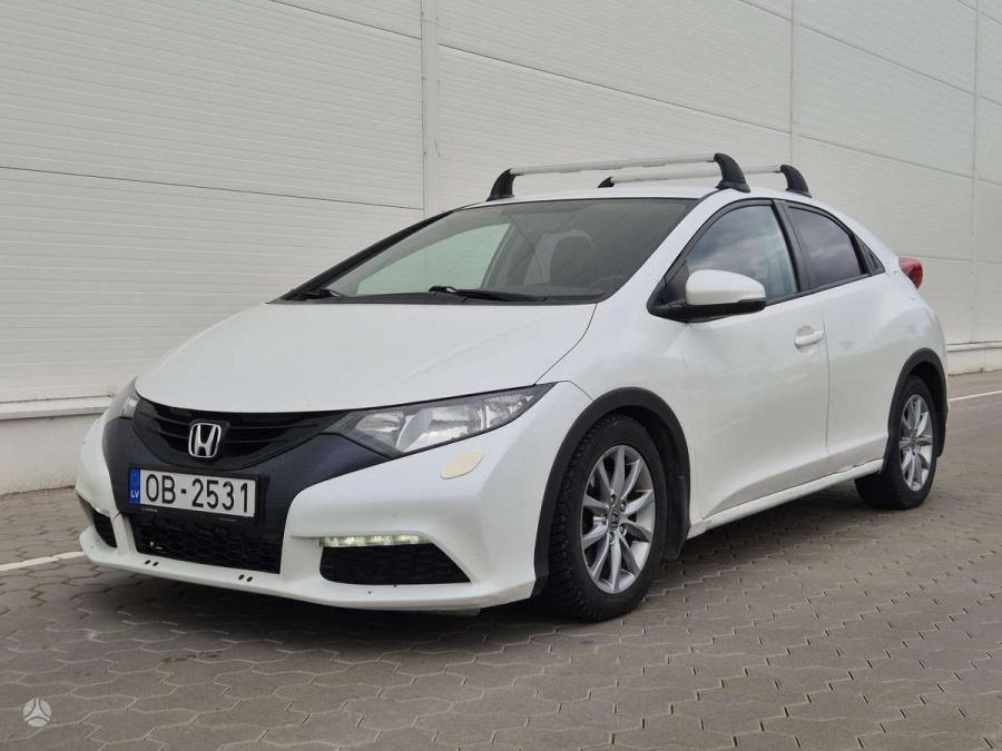 Balts Honda Civic 2013 Rīga, ar dzinēja tilpumu 1.80 L un nobraukumu 480 tūkst. km par 3990 €, foto 1 vietnē AUTOMOTO.COM.LV