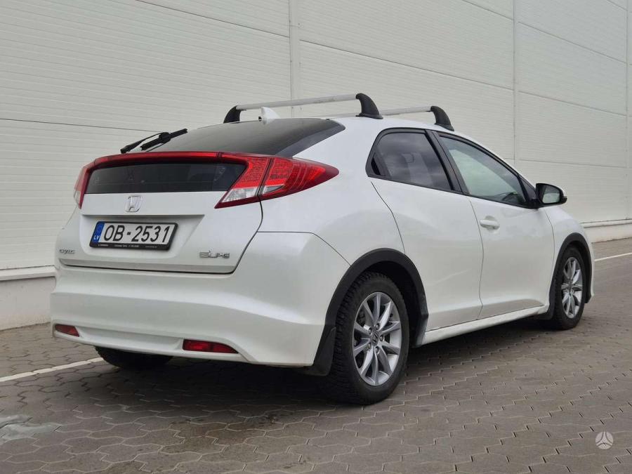 Balts Honda Civic 2013 Rīga, ar dzinēja tilpumu 1.80 L un nobraukumu 480 tūkst. km par 3990 €, foto 4 vietnē AUTOMOTO.COM.LV
