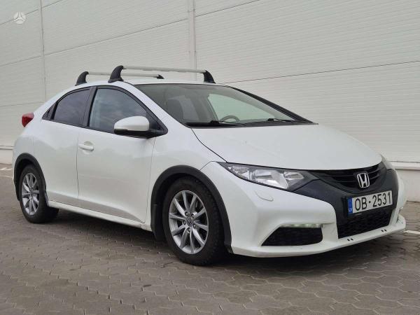 White Honda Civic 2013 in Riga, with an engine capacity of 1.80 L and mileage of 480 thousand km for 3990 €, photo 5 on AUTOMOTO.COM.LV