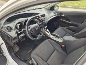 Balts Honda Civic 2013 Rīga, ar dzinēja tilpumu 1.80 L un nobraukumu 480 tūkst. km par 3990 €, foto 7 vietnē AUTOMOTO.COM.LV