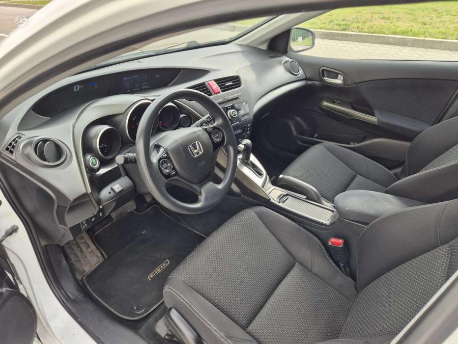 Balts Honda Civic 2013 Rīga, ar dzinēja tilpumu 1.80 L un nobraukumu 480 tūkst. km par 3990 €, foto 7 vietnē AUTOMOTO.COM.LV