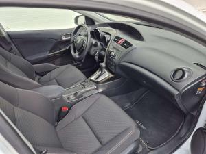 Balts Honda Civic 2013 Rīga, ar dzinēja tilpumu 1.80 L un nobraukumu 480 tūkst. km par 3990 €, foto 8 vietnē AUTOMOTO.COM.LV