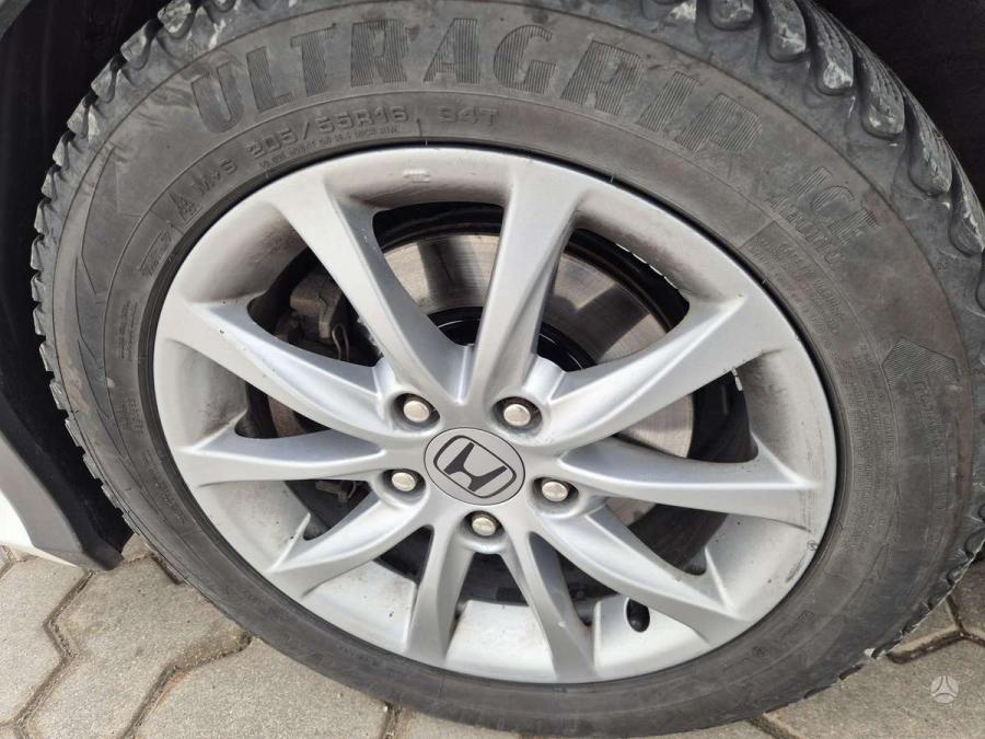 Balts Honda Civic 2013 Rīga, ar dzinēja tilpumu 1.80 L un nobraukumu 480 tūkst. km par 3990 €, foto 10 vietnē AUTOMOTO.COM.LV
