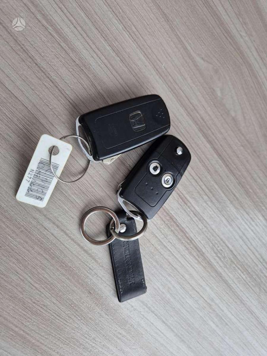 Balts Honda Civic 2013 Rīga, ar dzinēja tilpumu 1.80 L un nobraukumu 480 tūkst. km par 3990 €, foto 12 vietnē AUTOMOTO.COM.LV