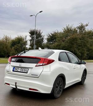 Balts Honda Civic 2013 Rīga, ar dzinēja tilpumu 1.60 L un nobraukumu 0 tūkst. km par 4200 €, foto 3 vietnē AUTOMOTO.COM.LV
